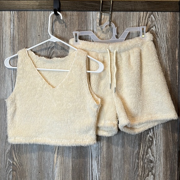 Intimates & Sleepwear | Nwot 2 Piece Fuzzy Pajama Set In Off White L ...
